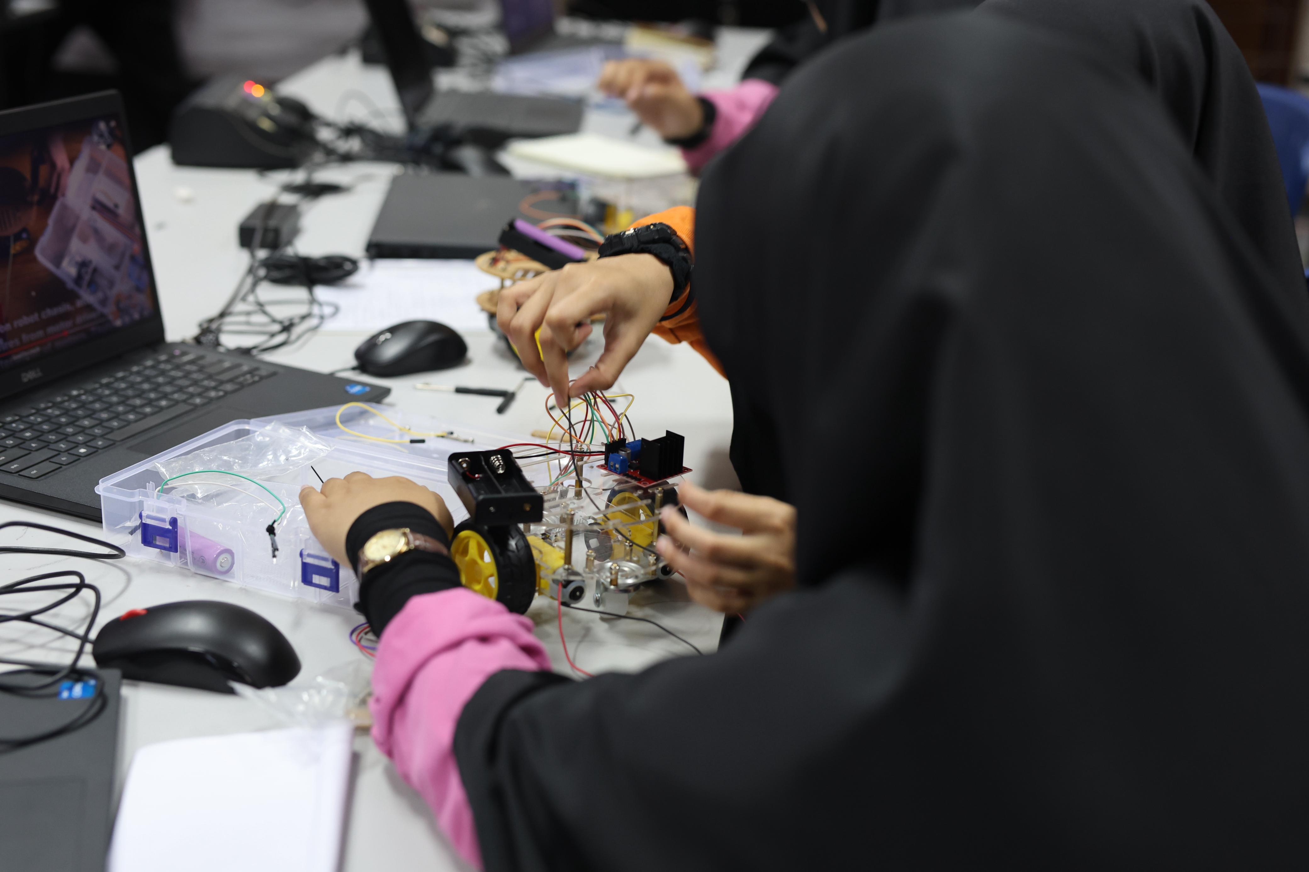 FTKPM - AI Robotics Workshop: My Robotic Challenge at SMA Al Maarif
